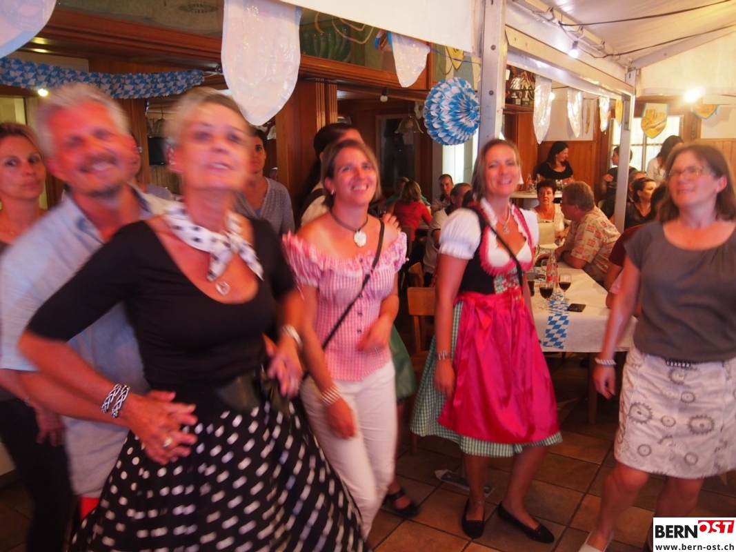 Vollmondparty Im Indoorbierzelt Mit Schnulze Und Schnultze Im Rössli